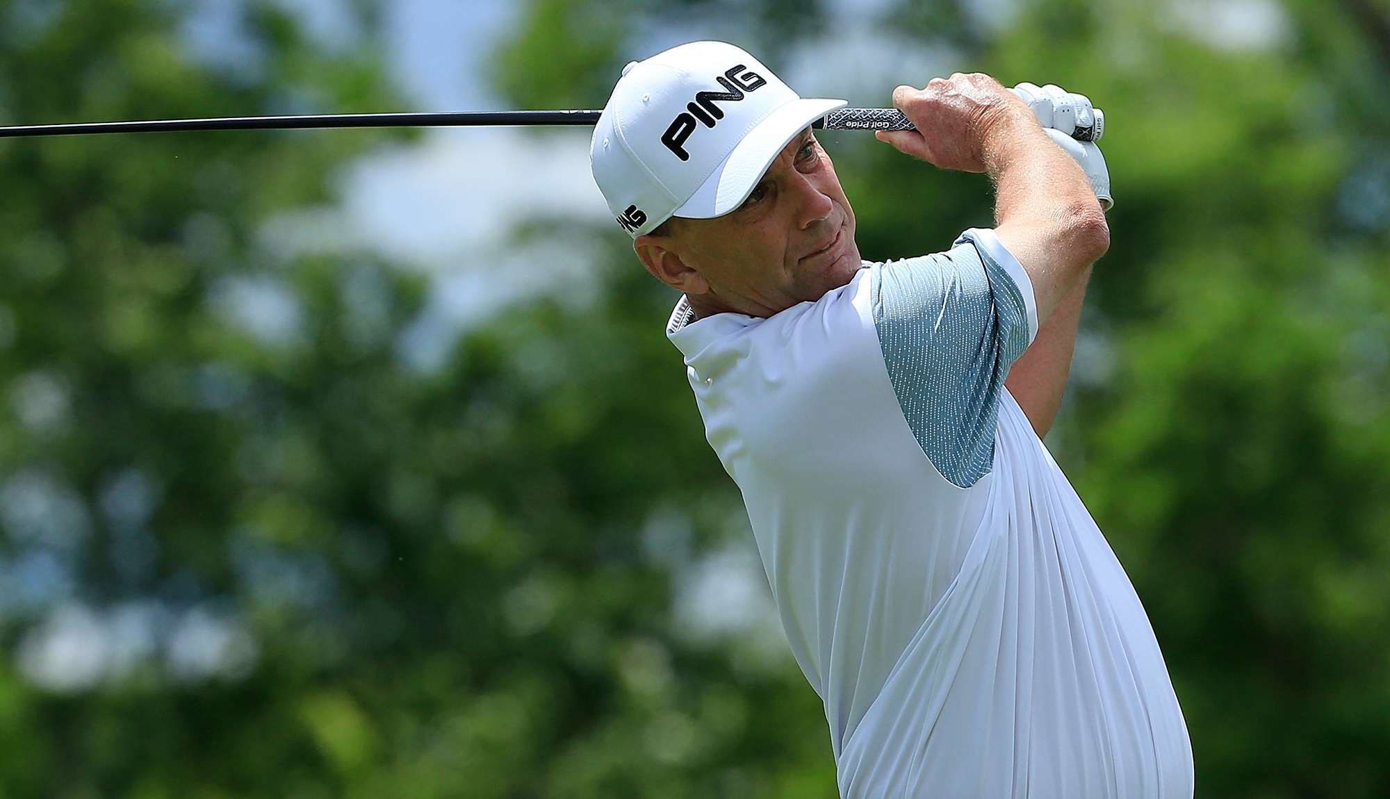 Kevin Sutherland shoots 8 under 62 to take lead at Shaw Charity Classic ...