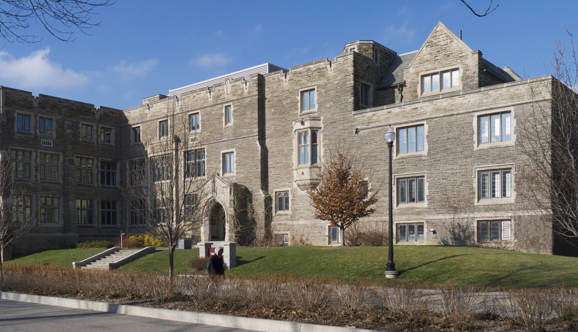 McMaster introduces two new online golf management courses - Golf Canada